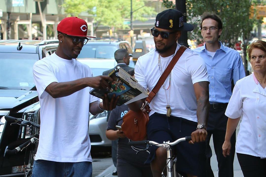 Usher Autograph Profile by RACC - Usher Autographs, Signing Photos ...