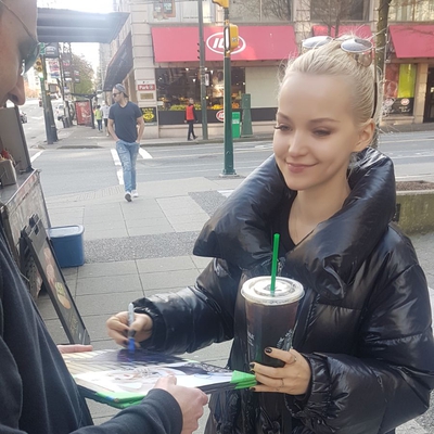 Dove Cameron Autograph Profile by RACC - Dove Cameron Autographs ...