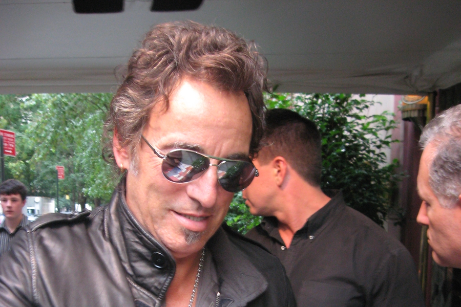 Bruce Springsteen Rock Icon Bruce Springsteen Signing Autographs For us ...