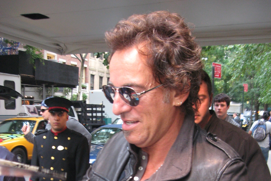 Bruce Springsteen Rock Icon Bruce Springsteen Signing Autographs For us ...