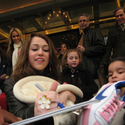 Miley Cyrus Autograph Profile by RACC - Miley Cyrus Autographs, Signing ...