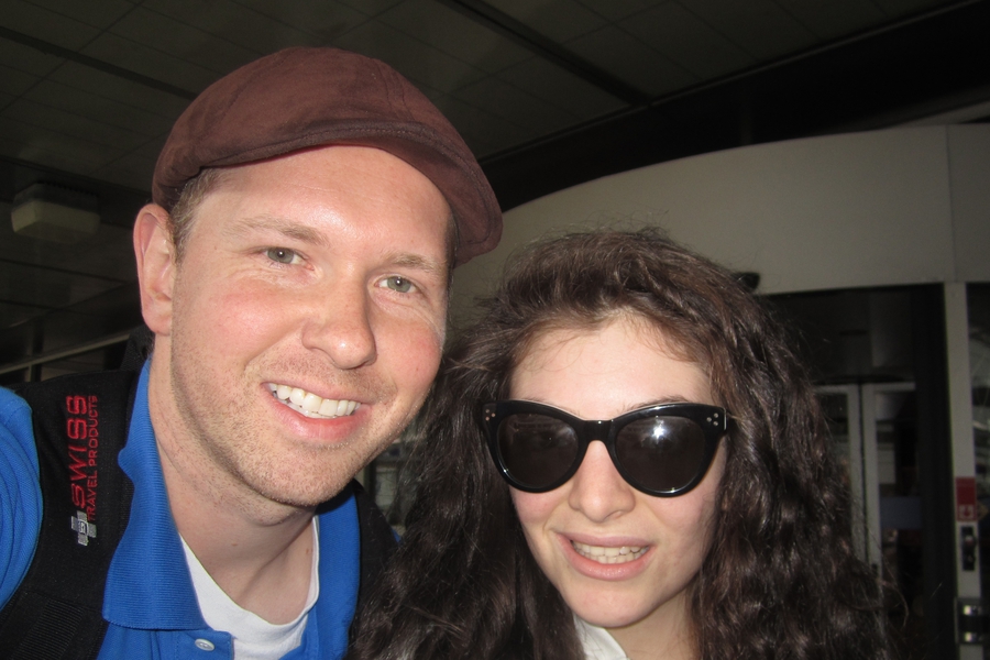 Lorde Autograph Profile by RACC - Lorde Autographs, Signing Photos ...