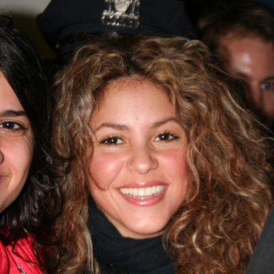 Shakira Autograph Profile by RACC - Shakira Autographs, Signing Photos ...