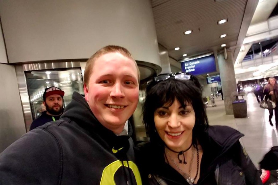 Joan Jett Autograph Profile by RACC - Joan Jett Autographs, Signing ...