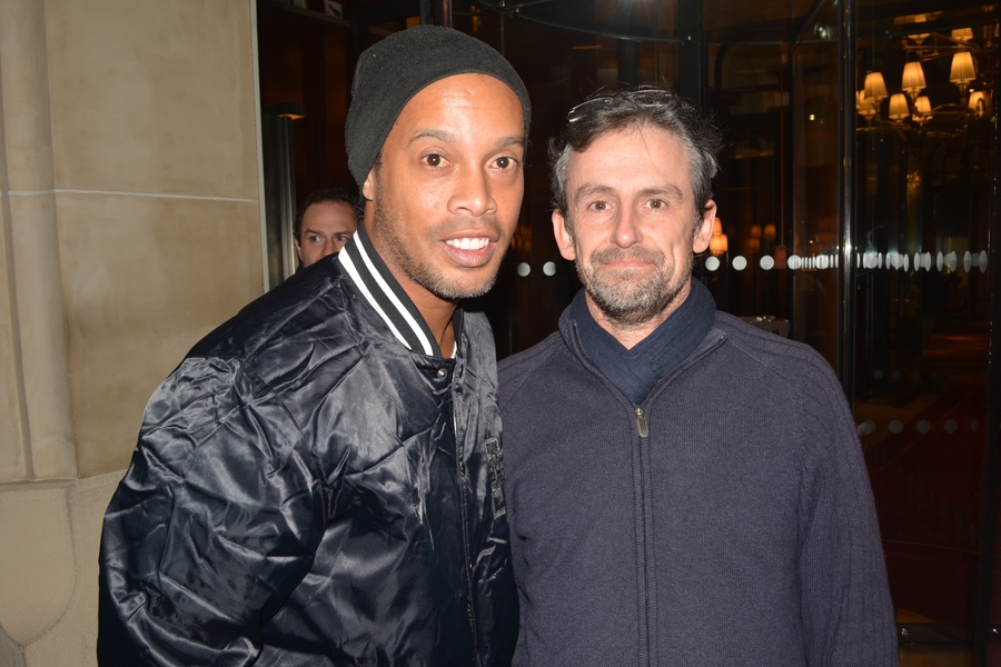 Ronaldinho Autograph Profile by RACC - Ronaldinho Autographs, Signing ...