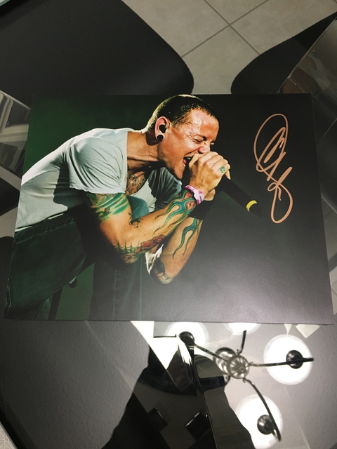 Chester Bennington Autograph Profile by RACC - Chester Bennington ...