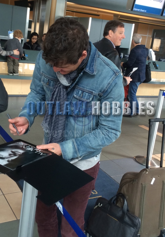 Pedro Pascal Proof Signing Photo from RACC Autograph Collector Outlaw ...